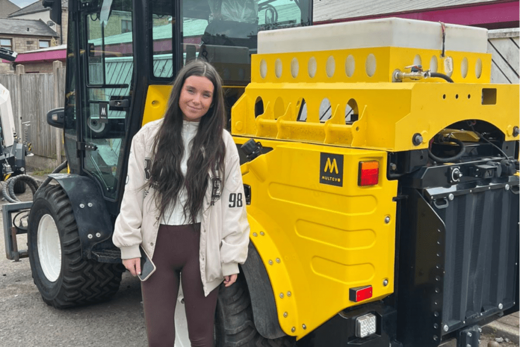 Four Students Gain Their First Insight into the World of Work - Multevo